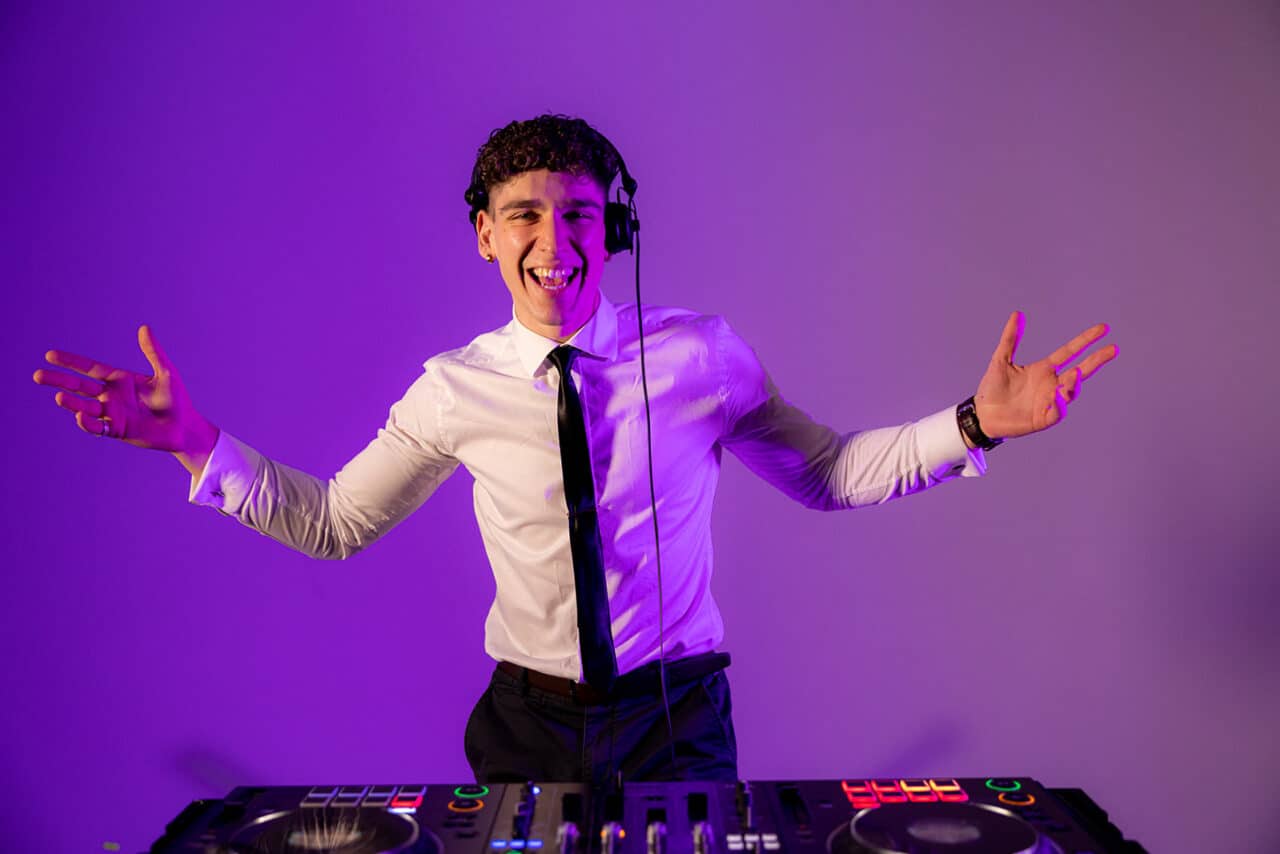 WHAT YOUR WEDDING DJ SHOULD BE DOING FOR YOU (RIGHT NOW)